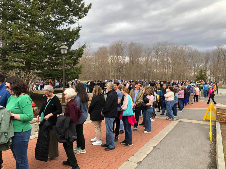 Big crowd cheers Barack Obama at Hamilton College: 'Values worth ...