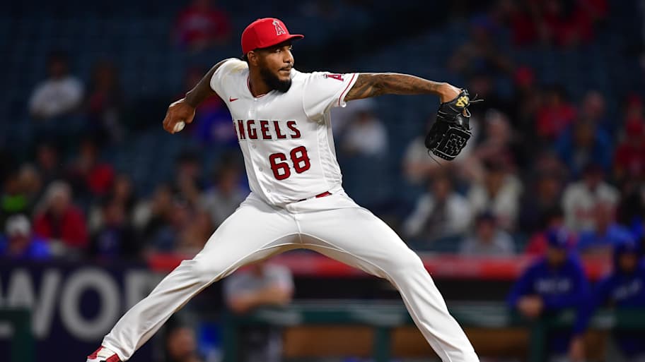 Longtime Angels Pitcher Signs With NL Powerhouse