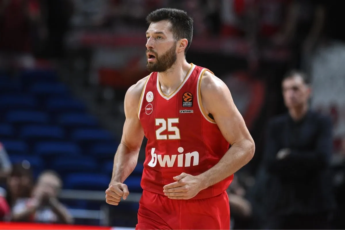 Άλμπα - Ολυμπιακός 92-100: Το ρεκόρ καριέρας του Πίτερς κράτησε τους ...