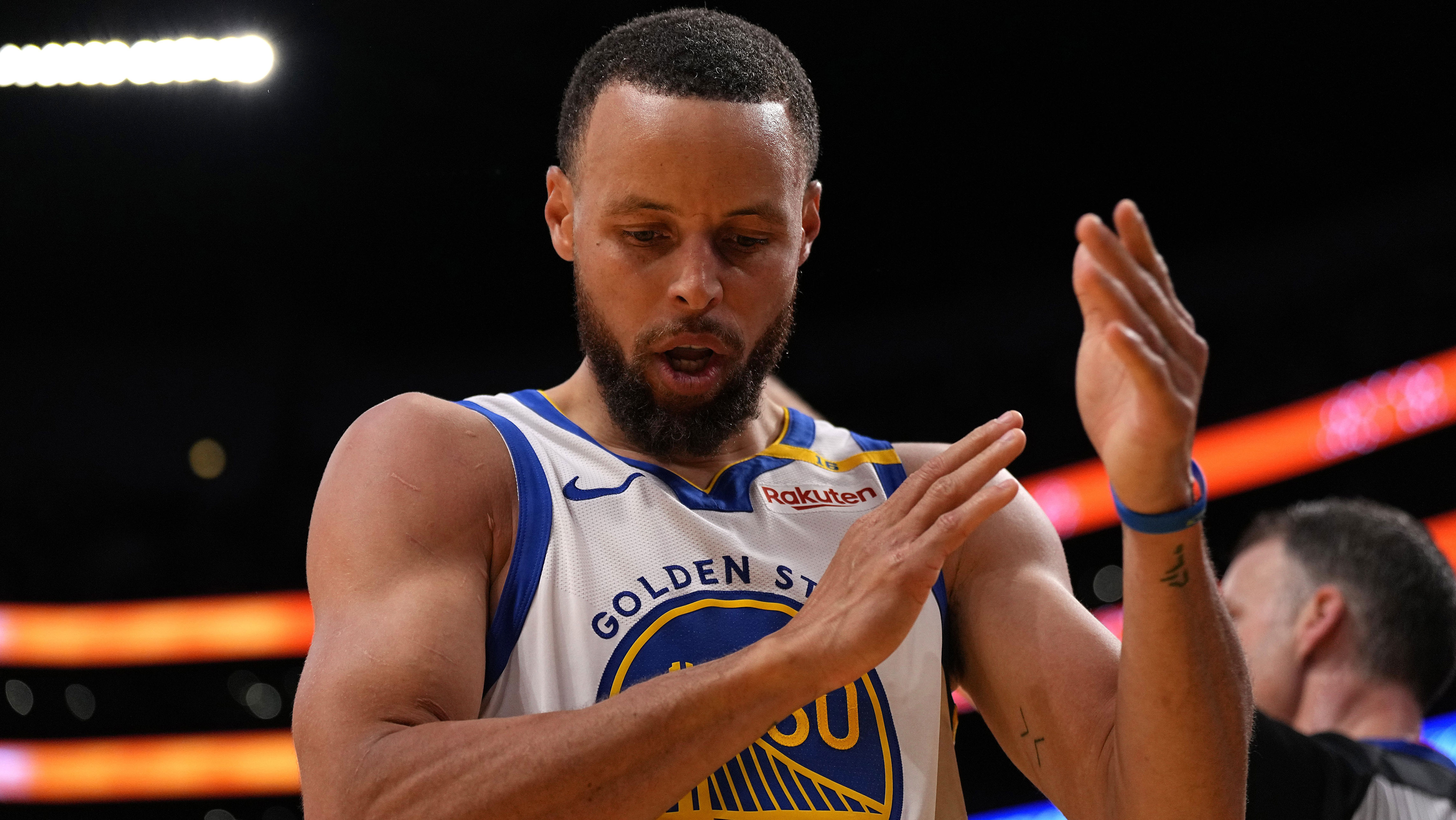 Warriors’ Steph Curry Defends Jonathan Kuminga in Injury Return