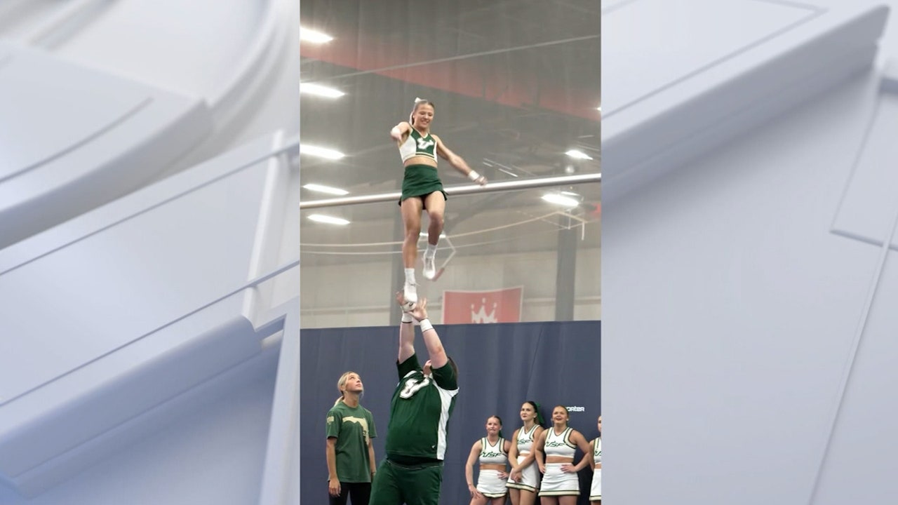 Video: USF cheerleaders' daring stunt routine goes viral