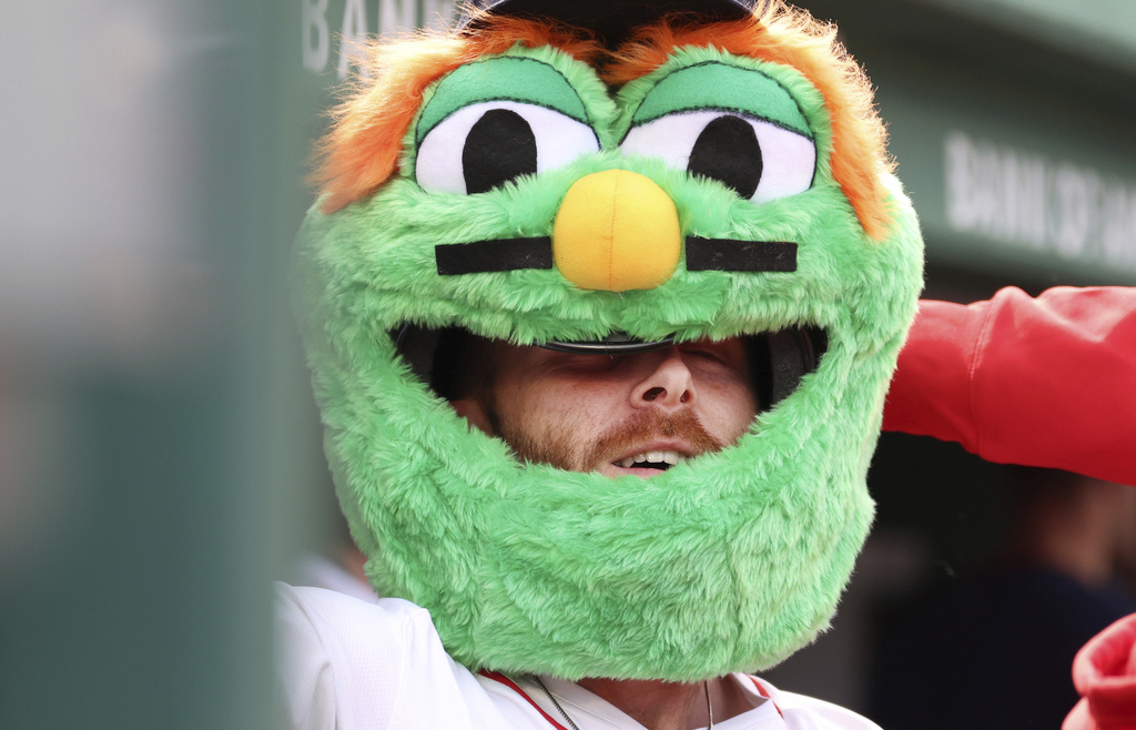 Off the wall: Red Sox celebrate home runs by wearing the head of mascot ...