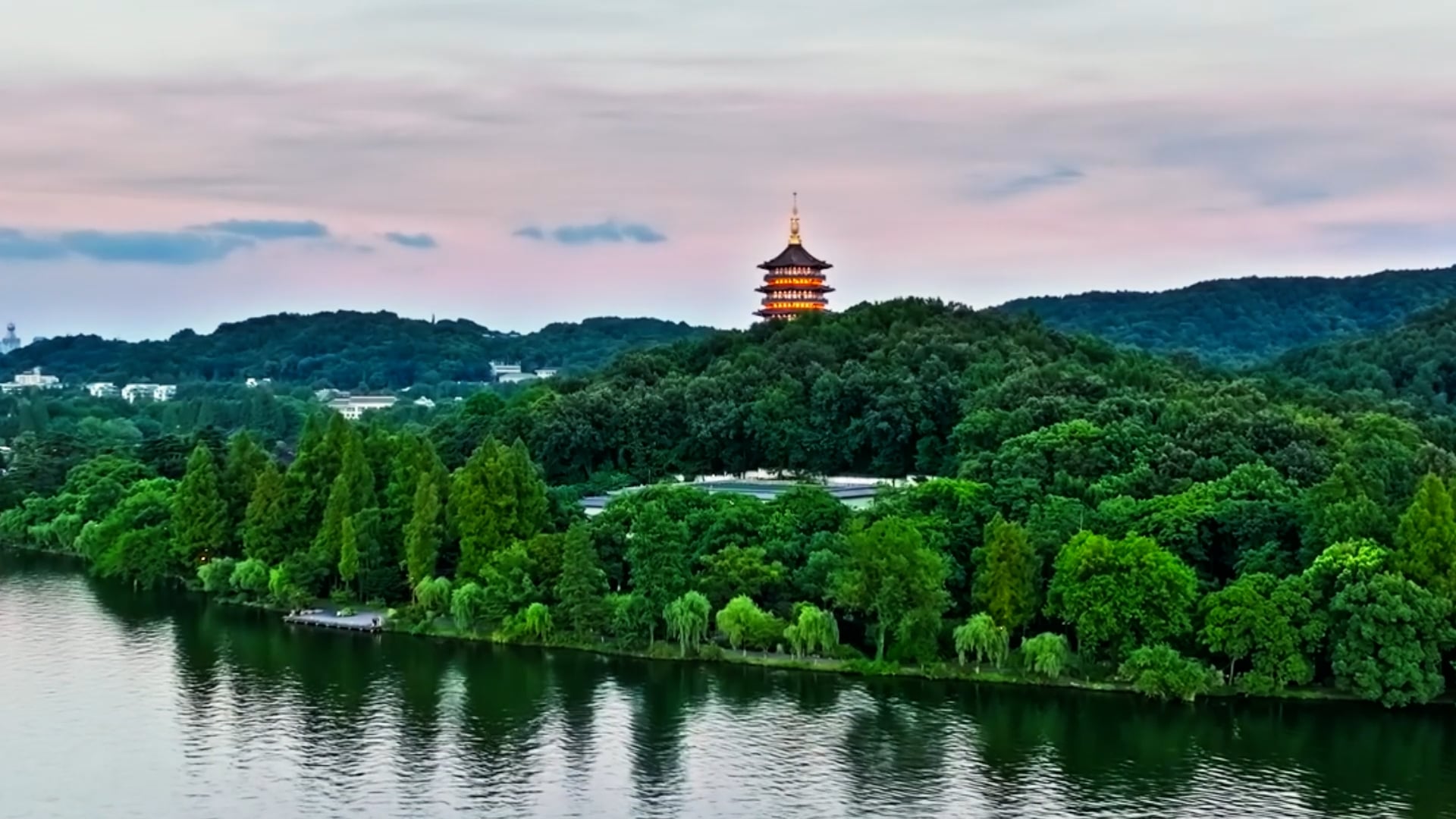 空から見た中国の西湖：ユネスコ世界遺産の自然の素晴らしさ