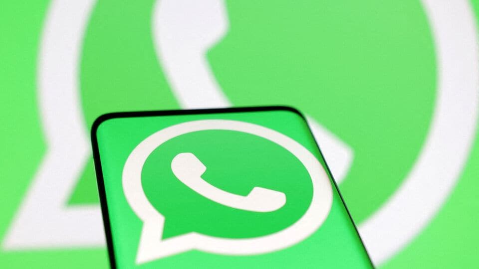 WhatsApp beta hints at AI-suggested topics and voice chat feature: What ...