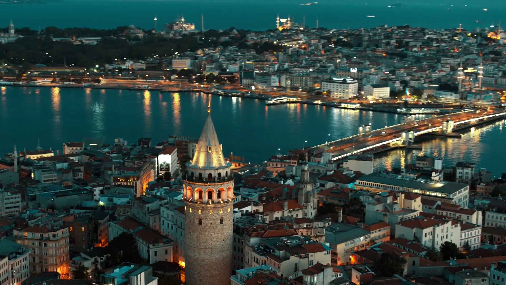 Survolez Istanbul : l'histoire de la ville antique révélée par un drone