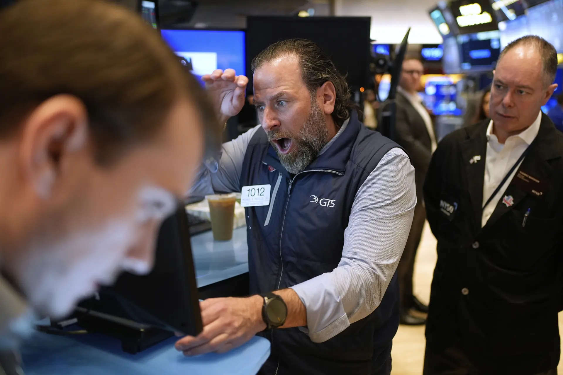 Dow plummets 1,600 points, Nasdaq, S&P down 5% as Trump tariffs ...