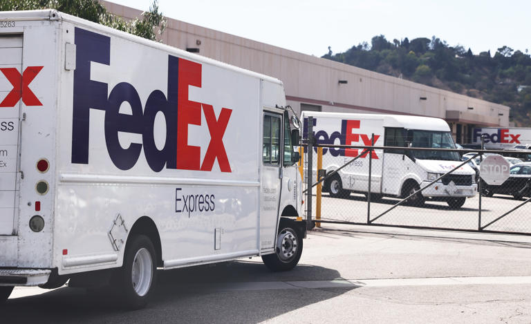 FedEx Plans More Than 300 Layoffs At Texas Facility