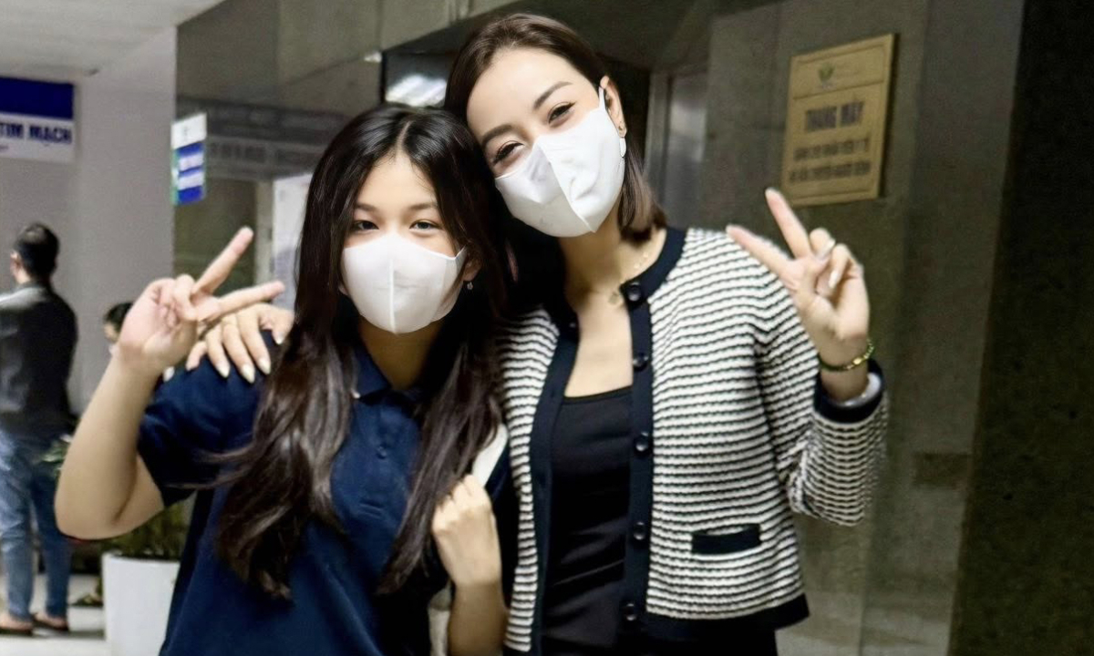 Ảnh sao 5/4: Jennifer Phạm đi từ thiện cùng con gái