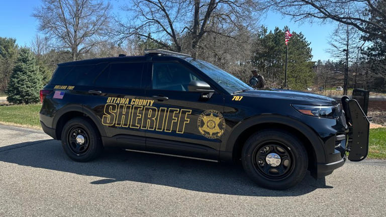 Deputies: Driver extricated after Holland Township rear-end crash