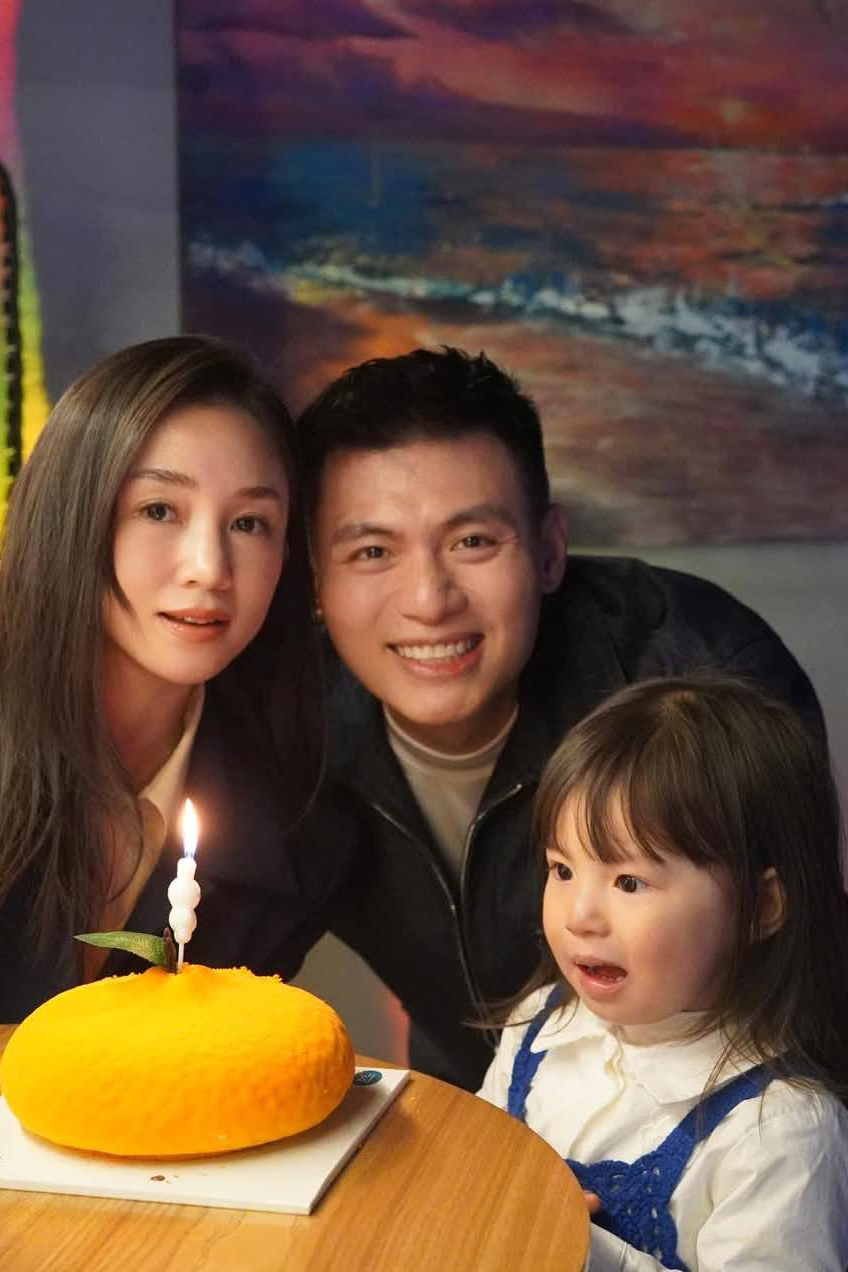 Bé Pam nhà Salim tuổi lên ba