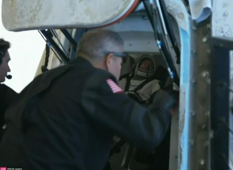 SpaceX’s ‘Dragon’ spacecraft splashes down off the Oceanside coast