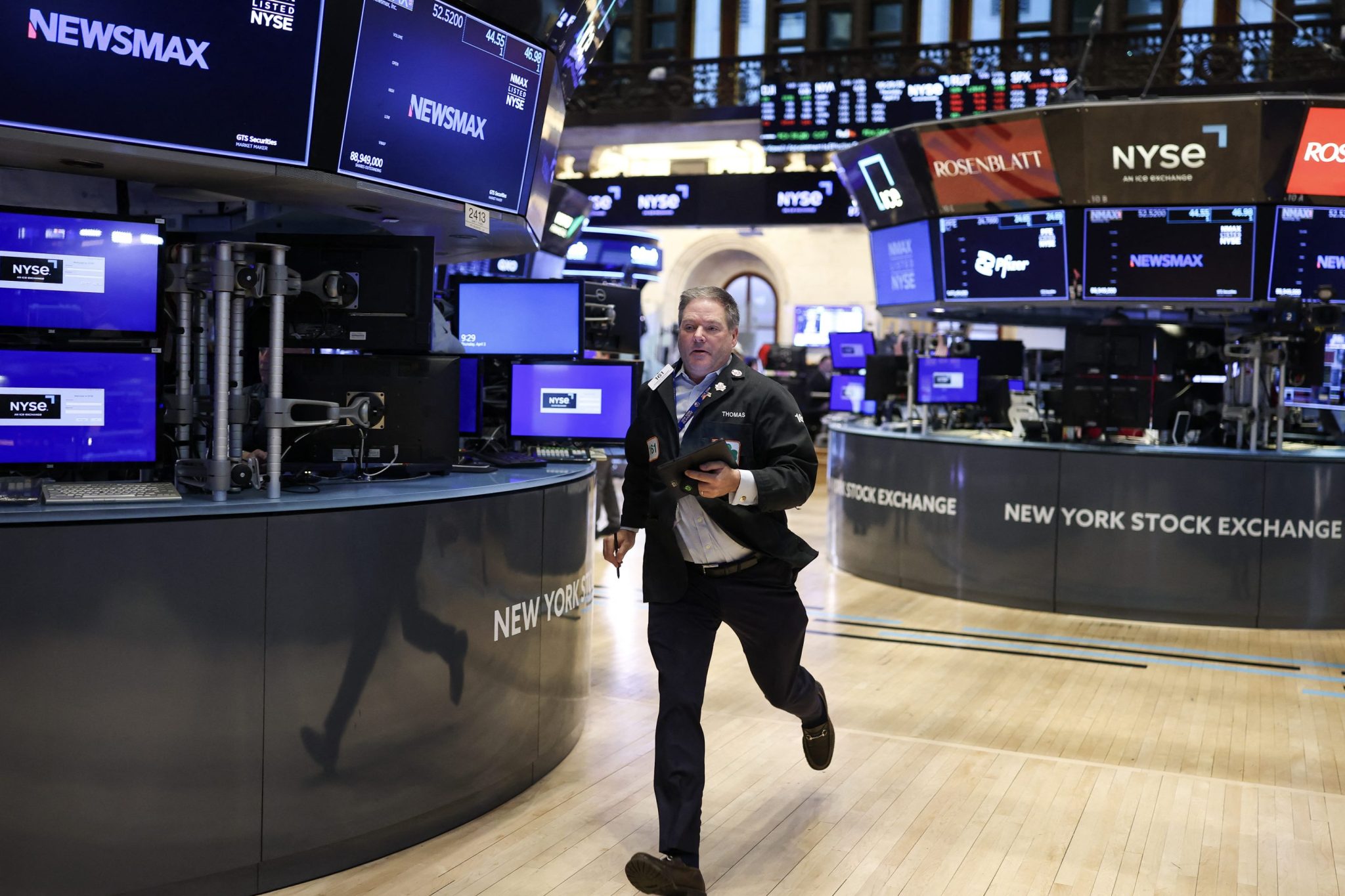 Dow crashes 2,200 points and Nasdaq falls into bear market territory as ...