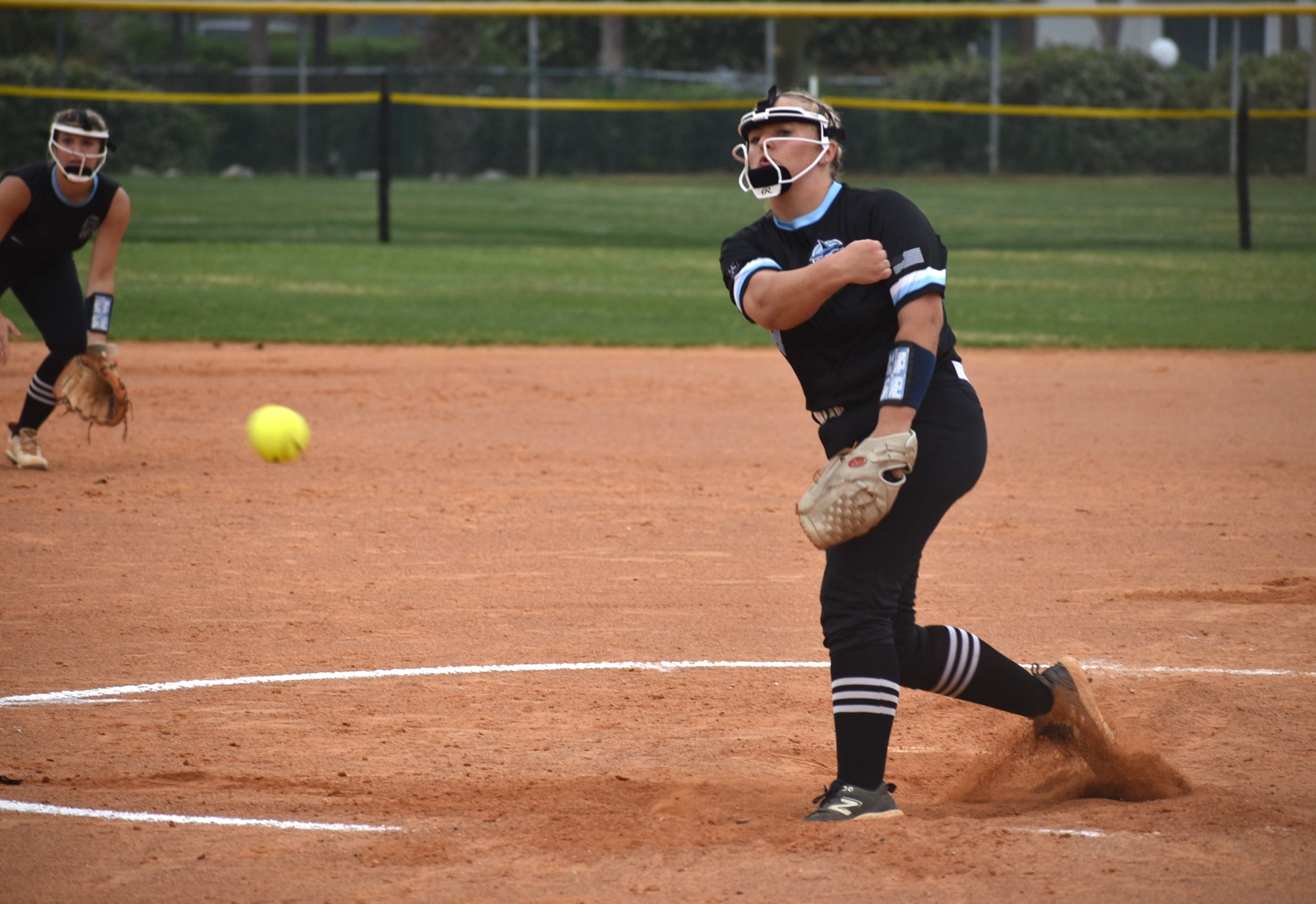 Destin Sharks fall to Central in softball