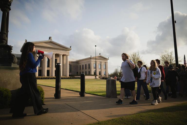 ‘Free Doroudi!‘: Crowd gathers to protest detainment of Alabama ... ‘Free Doroudi!‘: Crowd gathers to protest detainment of Alabama ...