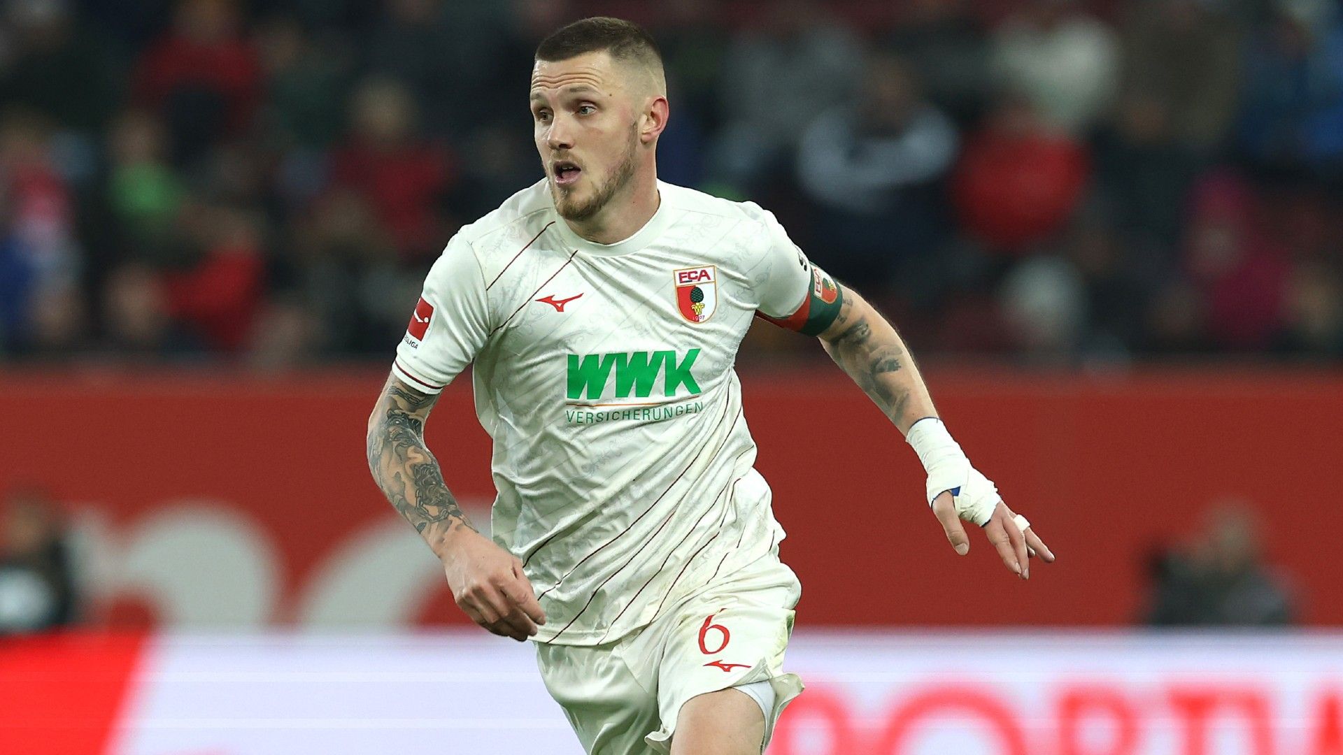 "Das habe ich meinem Leben noch nie gehört": Kapitän des FC Augsburg ...