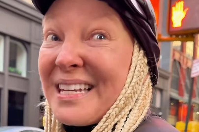 Sia fans don't recognise pop superstar as she strolls through New York ...