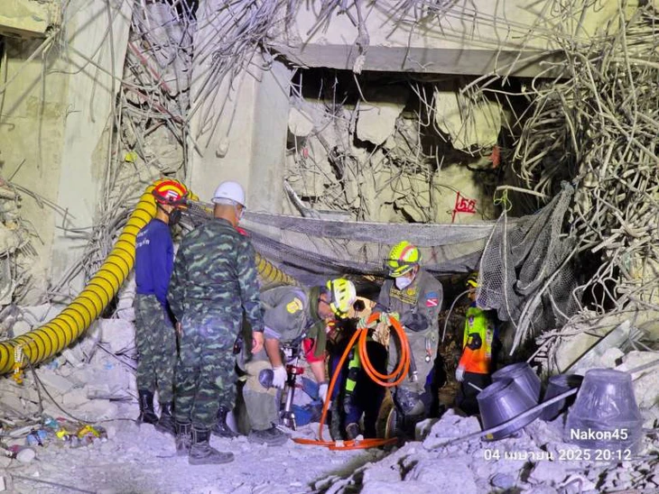 Phát hiện dấu hiệu khả nghi, Thái Lan chưa triển khai máy móc hạng nặng tại tòa nhà bị sập