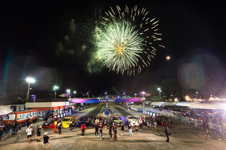 กระหึ่ม! Hilux REVO Racing Mania