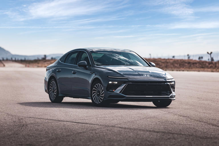 Kia & Hyundai Won't Like The 2026 Toyota Camry's Fuel Economy