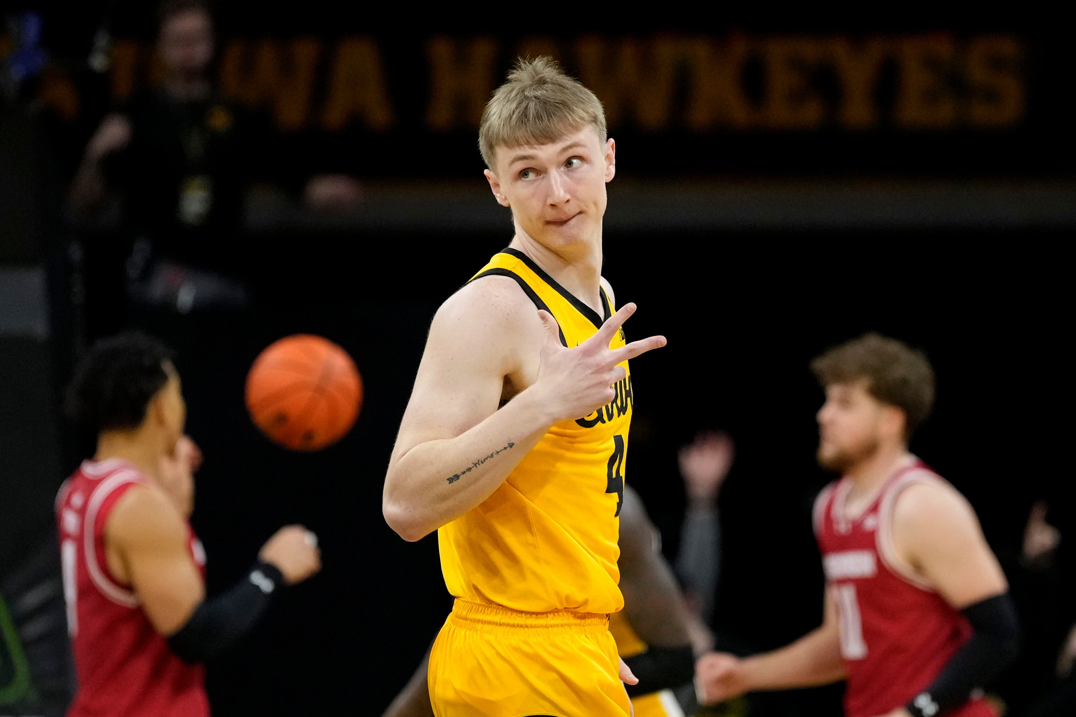 Former Hawkeye Josh Dix to transfer to Creighton