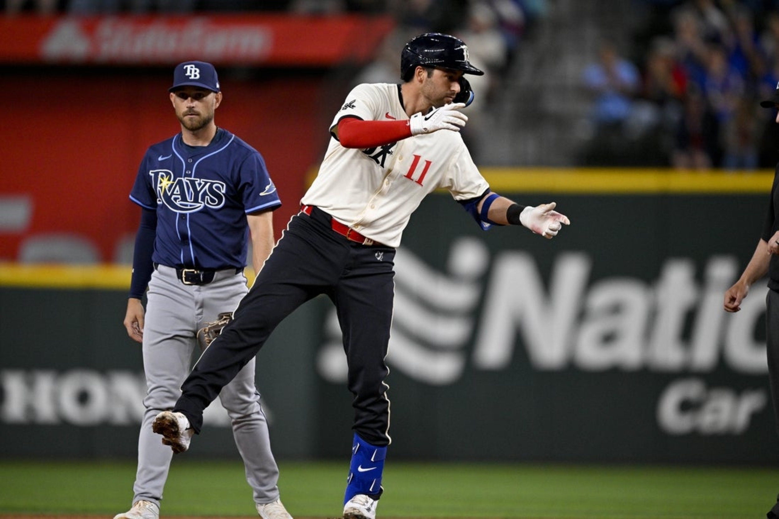 Rangers score 4 runs in 3rd inning to take down Rays