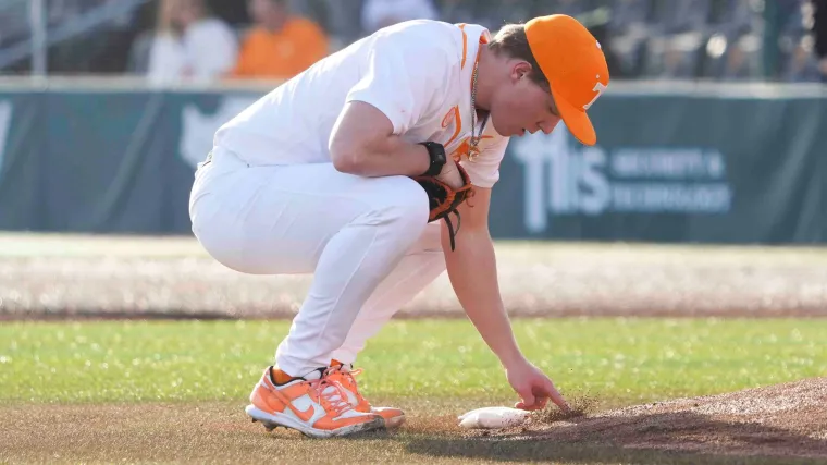 ESPN's Chris Low tabs Tennessee ace as 'epitome of team' after putting ...