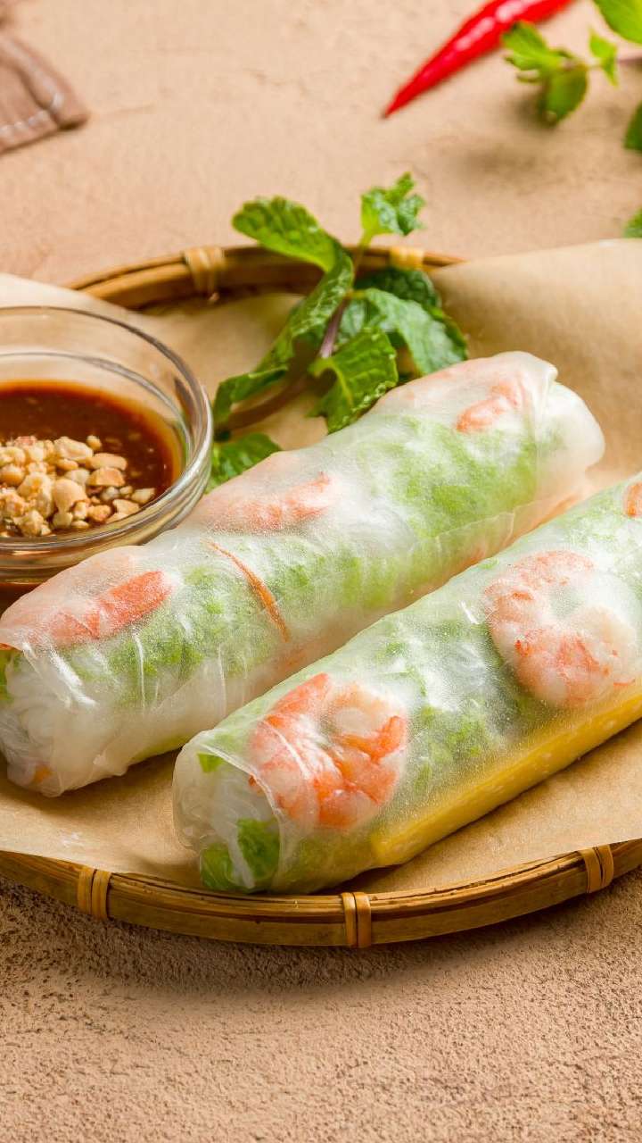 How To Make Low-Calorie Vietnamese Rice Paper Roll At Home