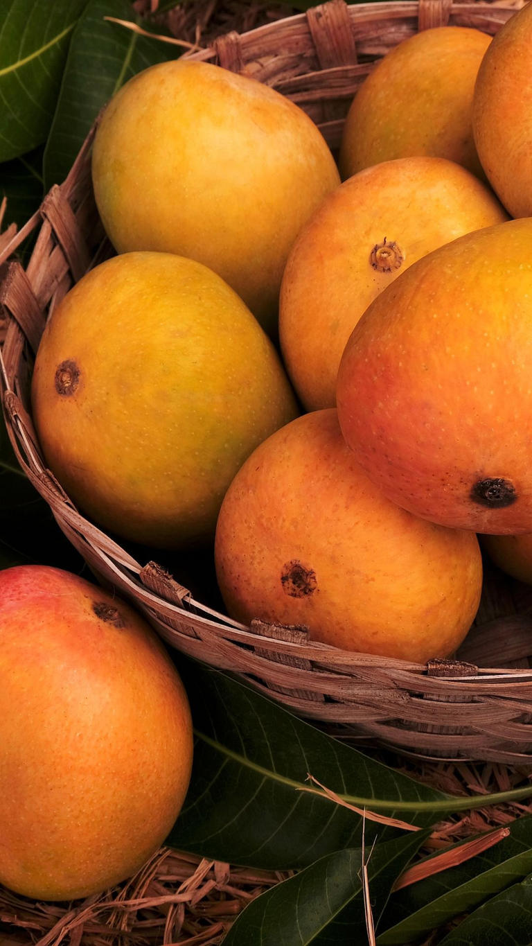 This Is How You Eat Your Mango The Right Way!