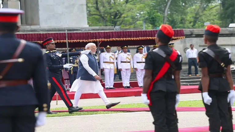 Modi gets unprecedented ceremonial welcome at Colombo's Independence Square