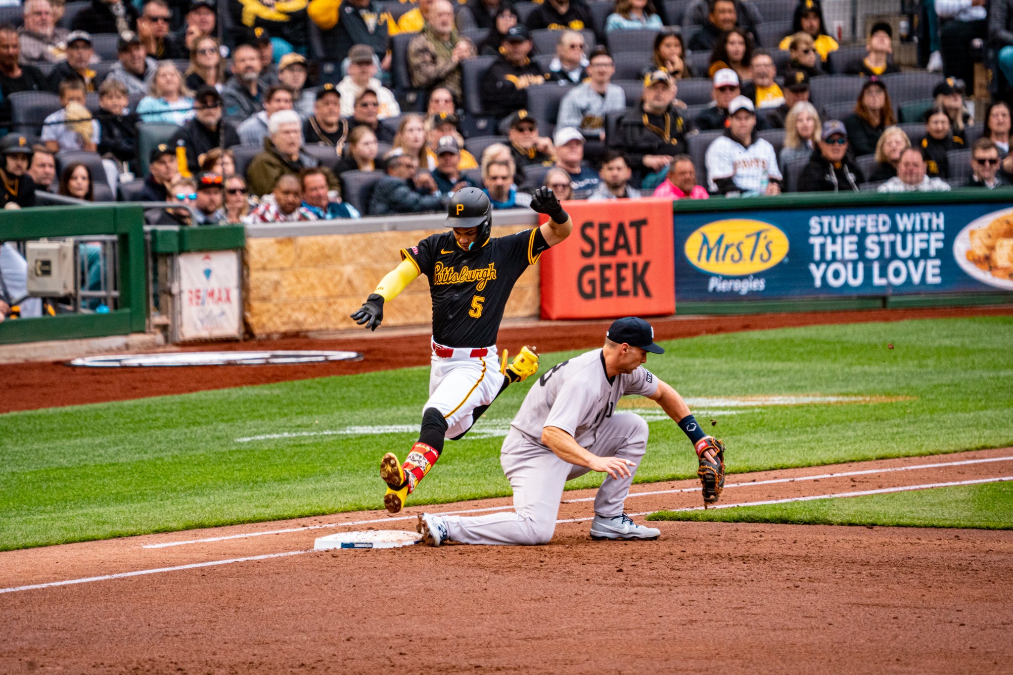 Yankees bottom 3 beat Pirates in home opener