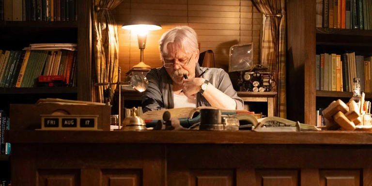 The Life Of Chuck Ending Explained: What Happens To Chuck And How Are ...