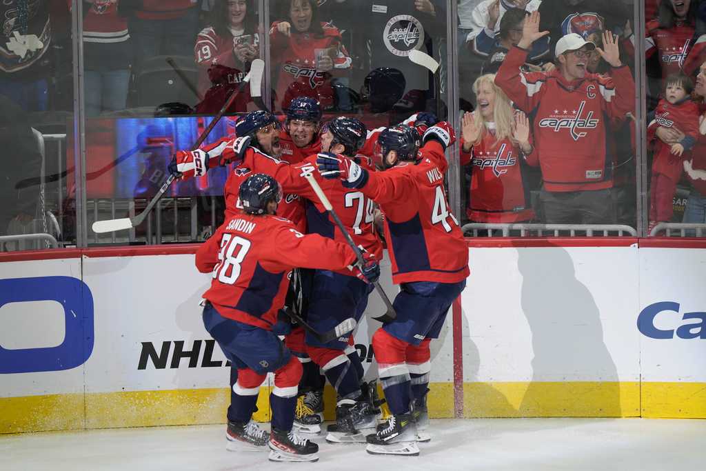 Ovechkin ties Gretzky's record with his 894th goal. He needs one more ...