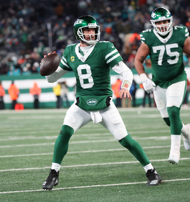 Steelers host QB prospect Jaxson Dart as Aaron Rodgers waiting game ...