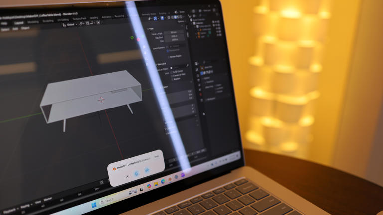 Ein Verdächtiger hinterlässt einen Ziegelstein mit einem Nazi-Symbol ...