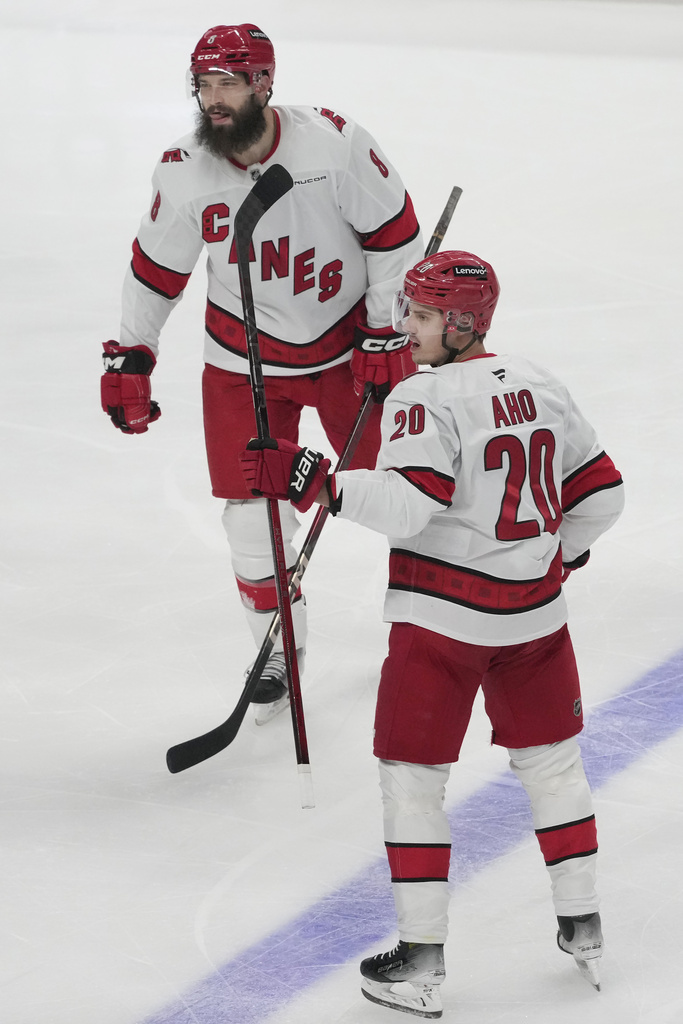 Red Wings grab early lead, hold on to beat Hurricanes 5-3