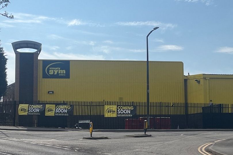 Simply Gym shares opening date as Latifs' former Bilston site transformed