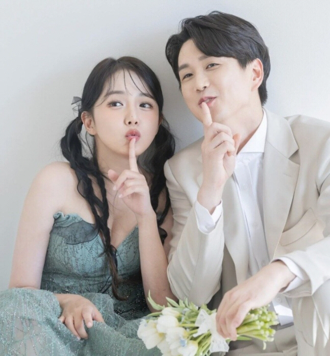 Kang Eun-bi and Byun Jun-pil, who have been dating for 17 years, will live as a couple who will ...