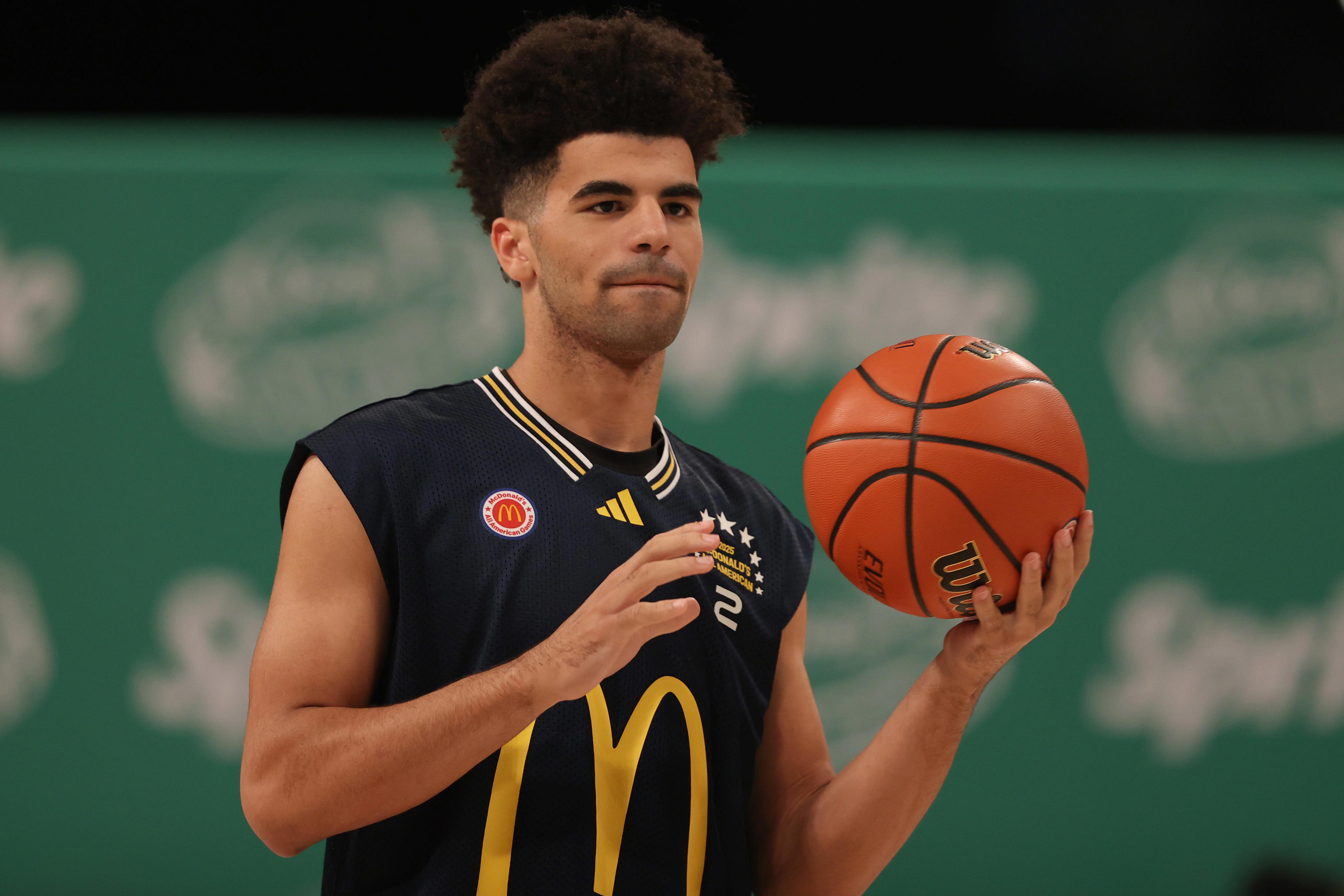 Duke basketball signee Cayden Boozer hits buzzer beater in Chipotle ...