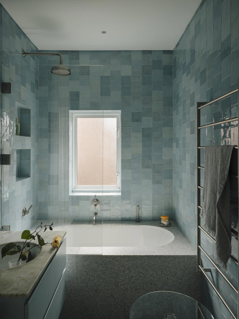 11 Apartment Bathroom Ideas That Use Clever Design to Overcome Small ...