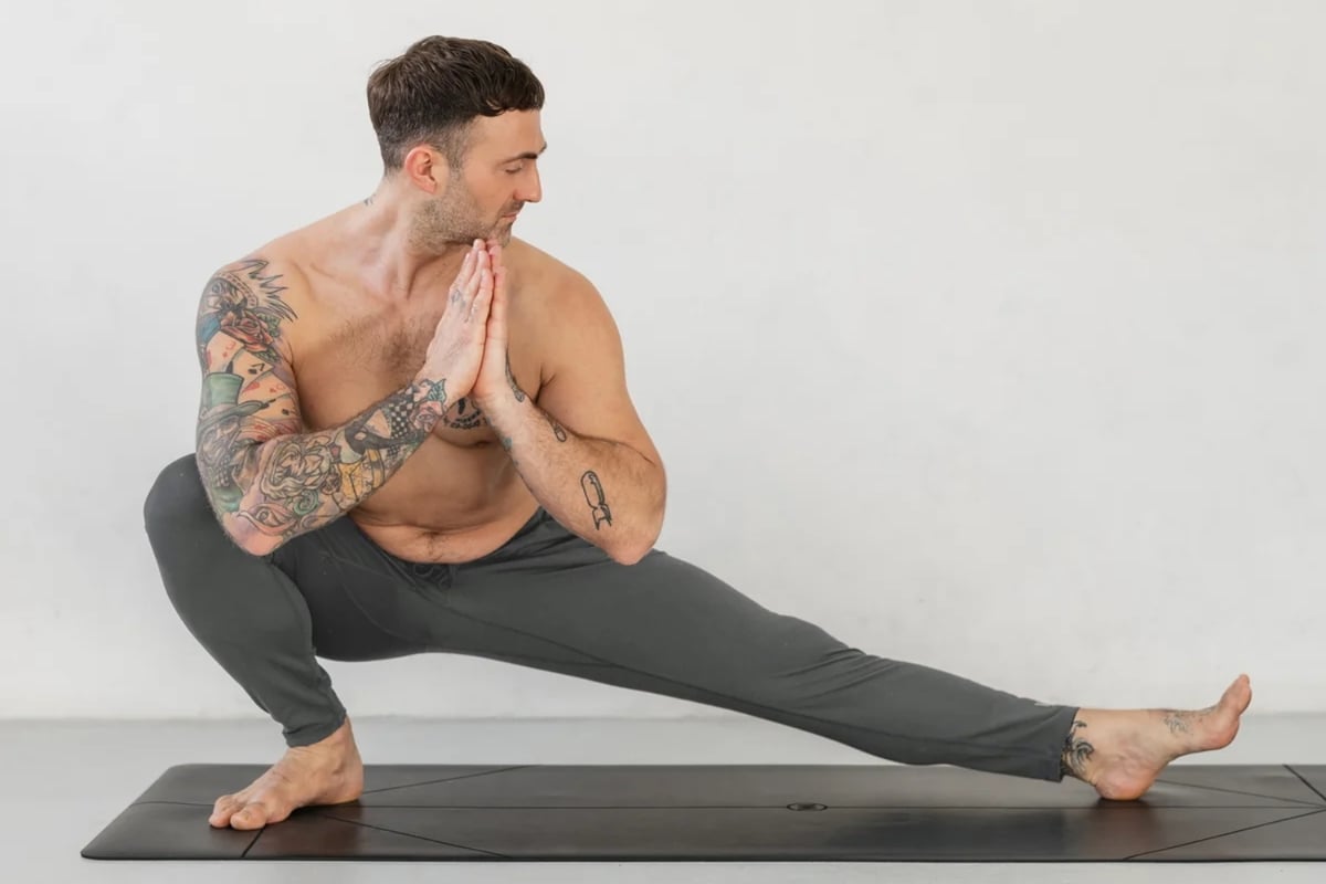 Best yoga gear for men that provide freedom, flexibility and support