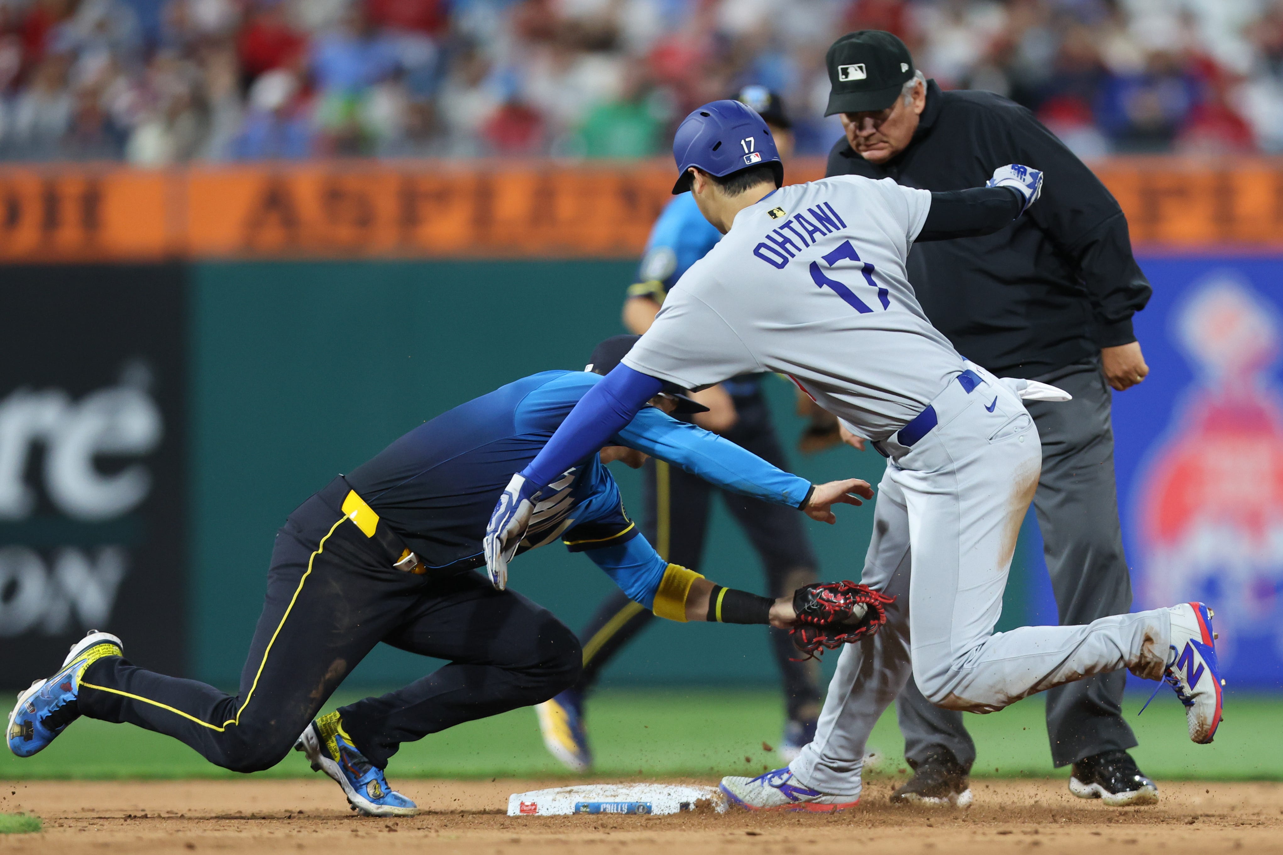 The crazy way Phillies J.T. Realmuto cut his finger — and Dodgers ...