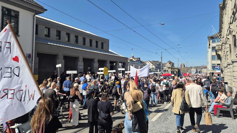 «Wo-wo-wohnige»: Tausende ziehen an Wohndemo durch Zürich