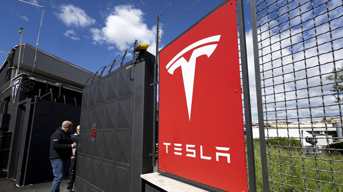 Tesla costretta a rimborsare il pacchetto Full Self-Driving