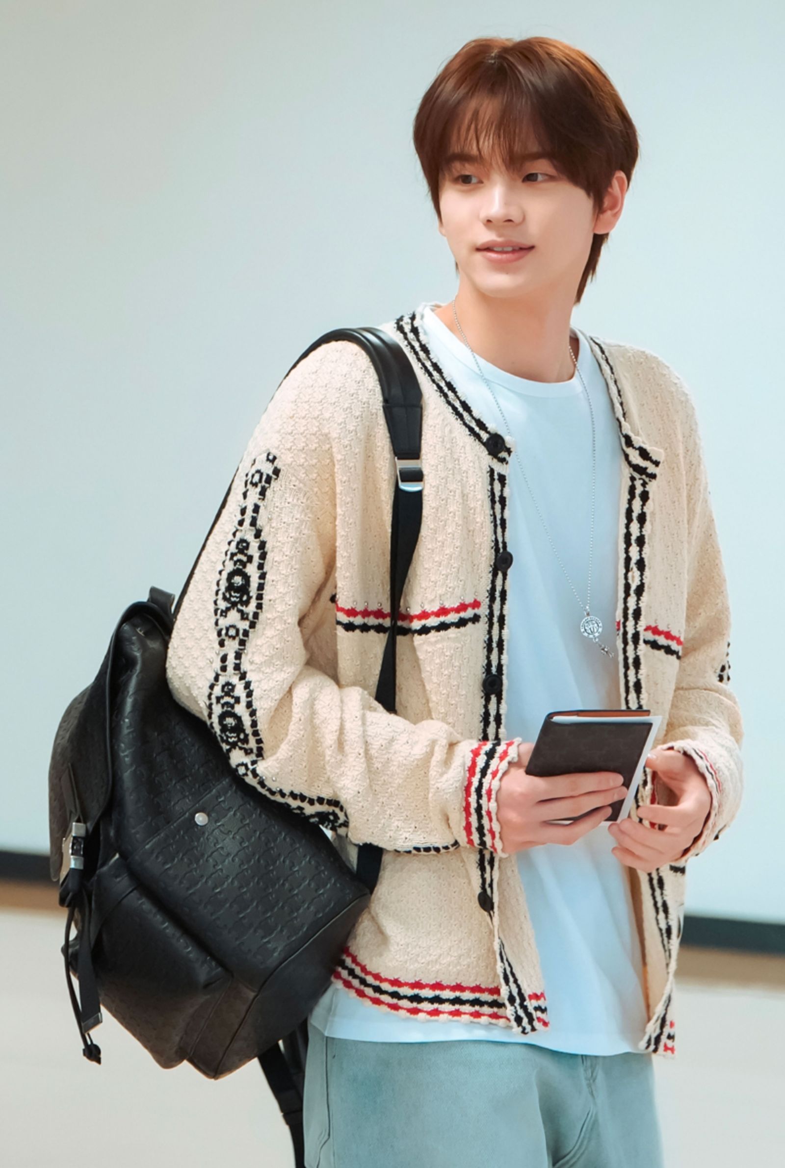 《苦盡柑來》梁寬植買不起的 朴寶劍在CELINE用Triomphe後背包彌補了