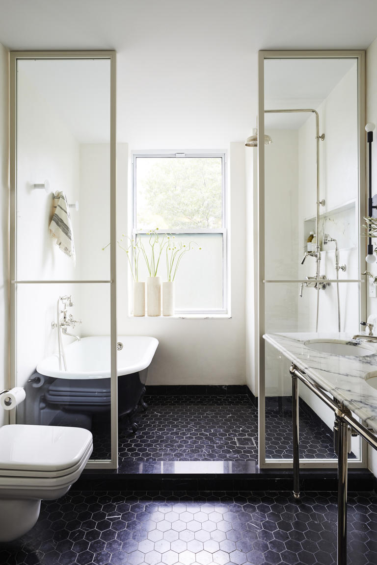 11 Apartment Bathroom Ideas That Use Clever Design to Overcome Small ...