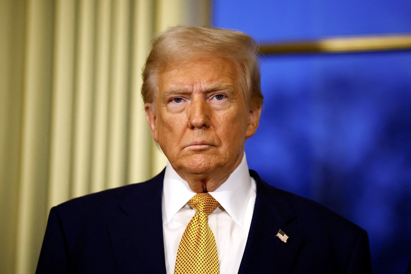 Trump ameaça França com tarifas de 200% a vinhos e champanhe