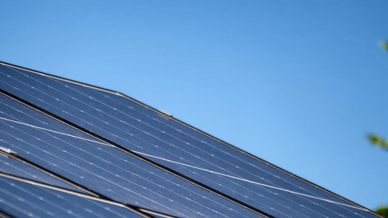 Albo’s power pledge to save Aussies $2300