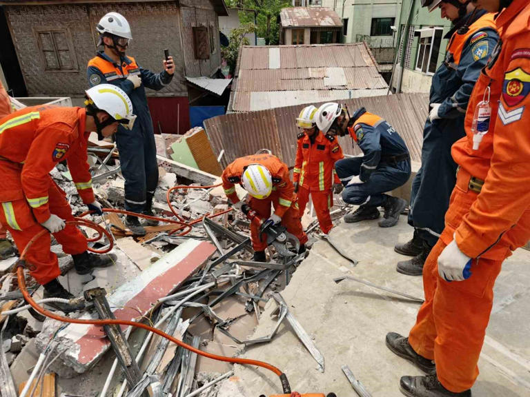 ¿Por qué deberías regalar una rosa y un libro el 23 de abril?