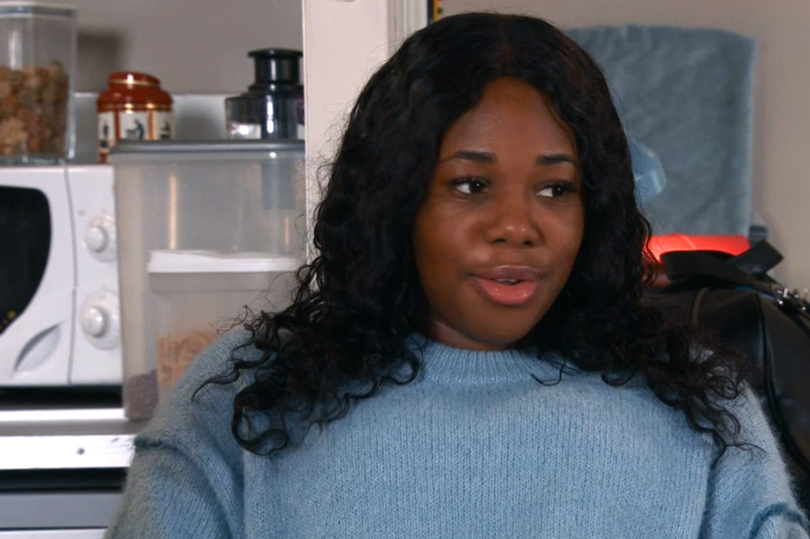 Coronation Street 'confirms' who Dee-Dee gives baby to - and it's not ...