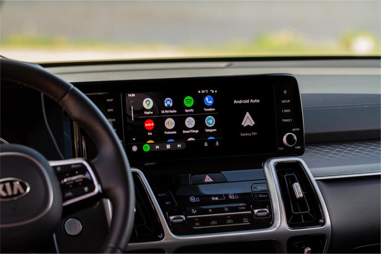 Aplikace Spotify v Android Auto vypadá hůř než dřív. A není jediná